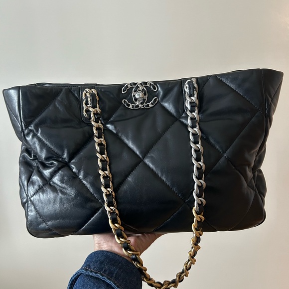 CHANEL | Bags | Chanel Black Quilted Shoulder Bag With Chain Strap ...